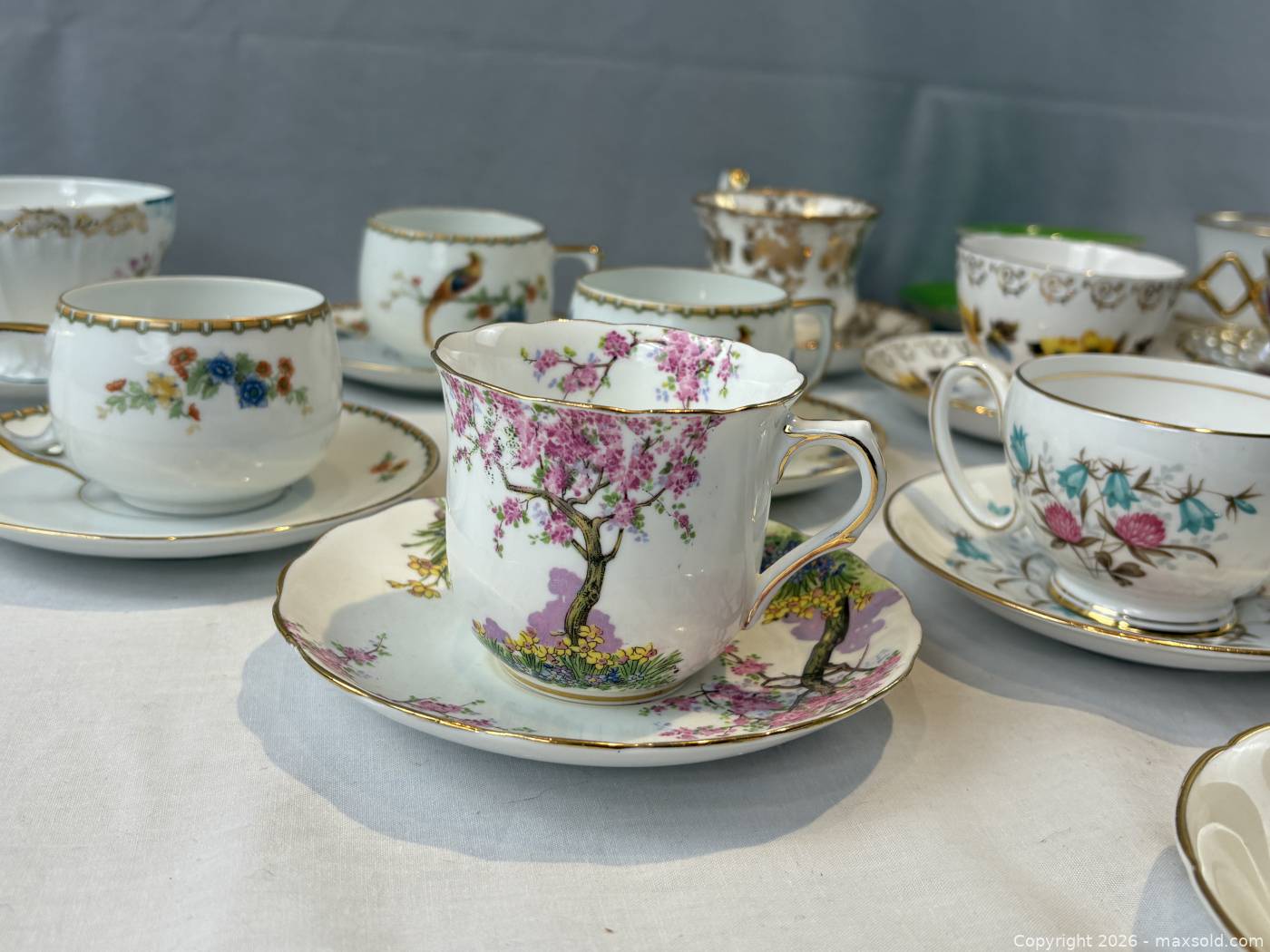 15 porcelain teacup and saucer sets | Maxsold