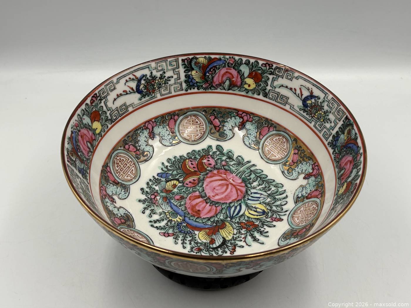 Famille Rose porcelain bowl with wooden stand | Maxsold