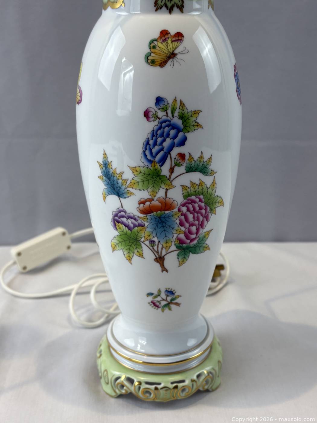 Herend Hand Painted Porcelain "Queen Victoria" Lamp Base | Maxsold