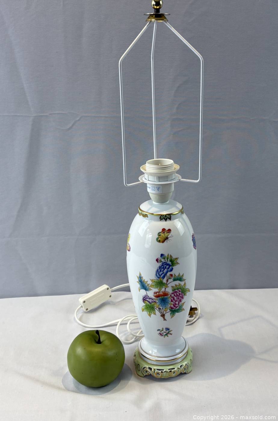 Herend Hand Painted Porcelain "Queen Victoria" Lamp Base | Maxsold