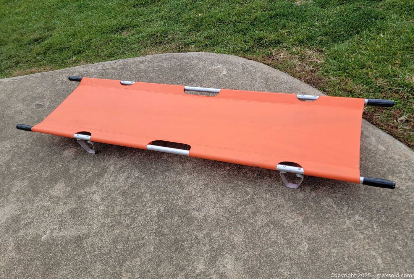 Folding stretcher body carrier | Maxsold