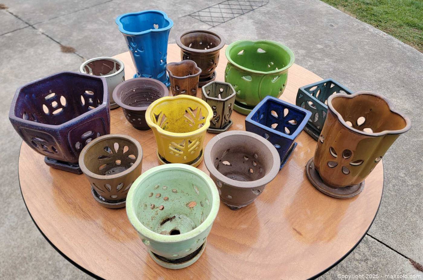 15 decorative glazed ceramic flower pots | Maxsold