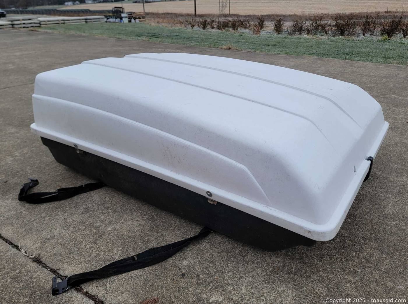 Road Rider by Kar Rite rooftop cargo box | Maxsold