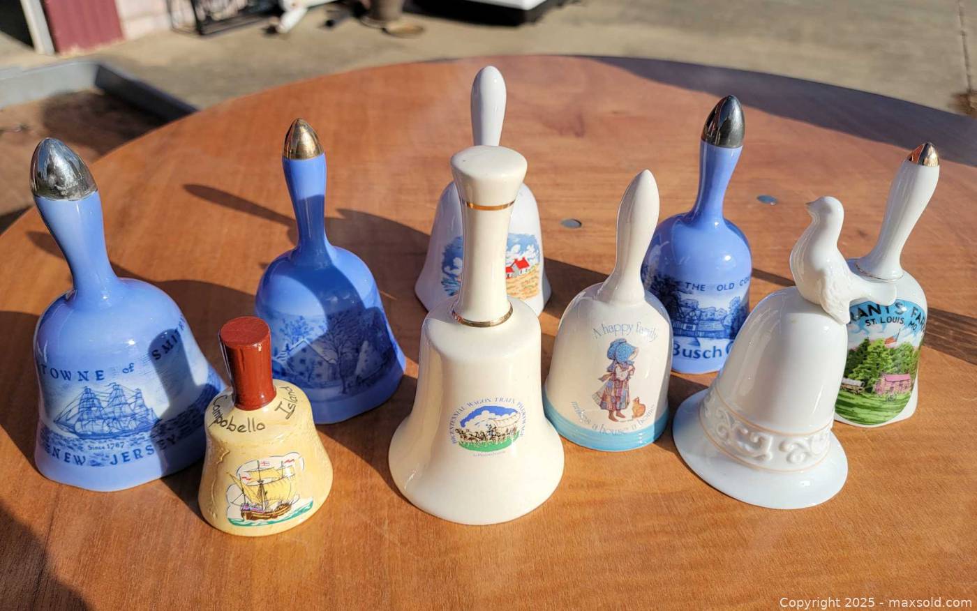 9 vintage ceramic souvenir bells | Maxsold