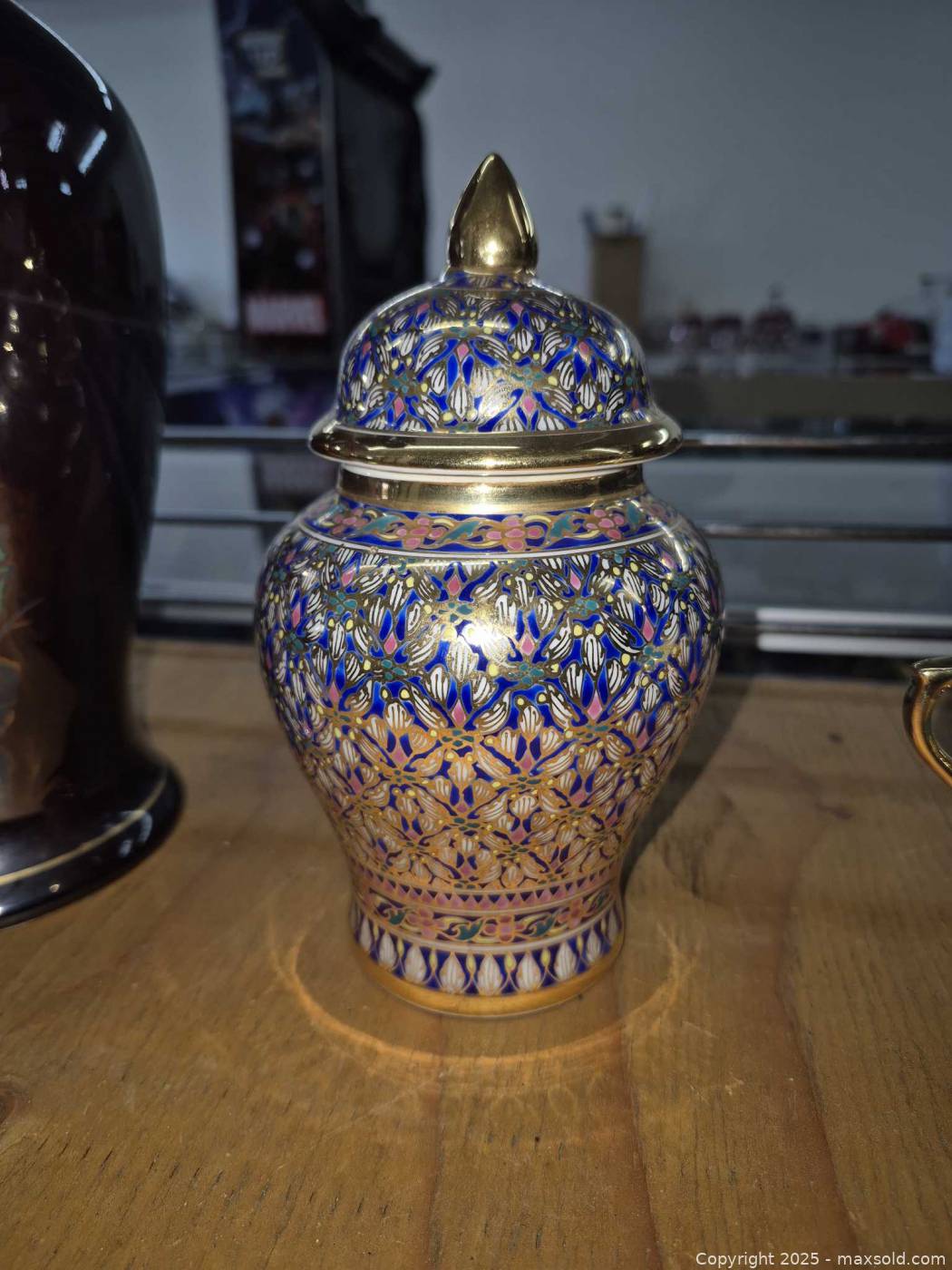 Musical keepsake vase, peacock vase, blue gilt jar – 3 pcs | Maxsold