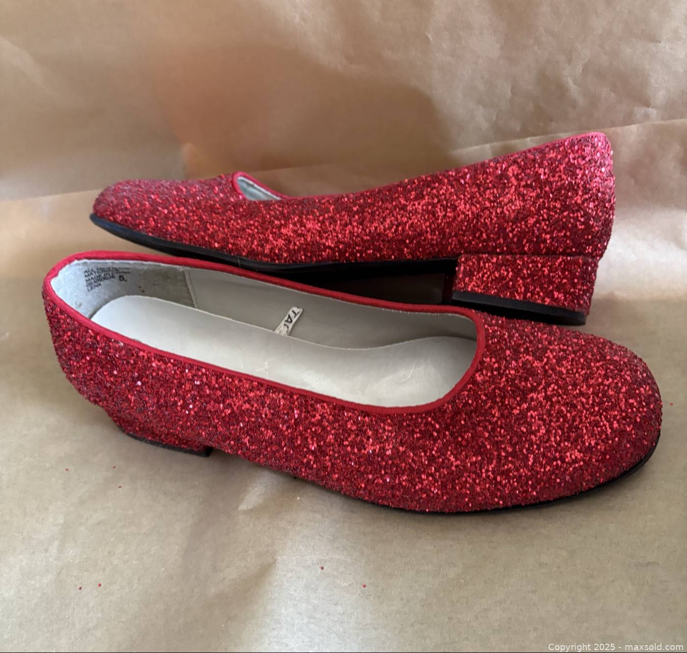 Women’s Red Glitter Shoes Size 5 | Maxsold