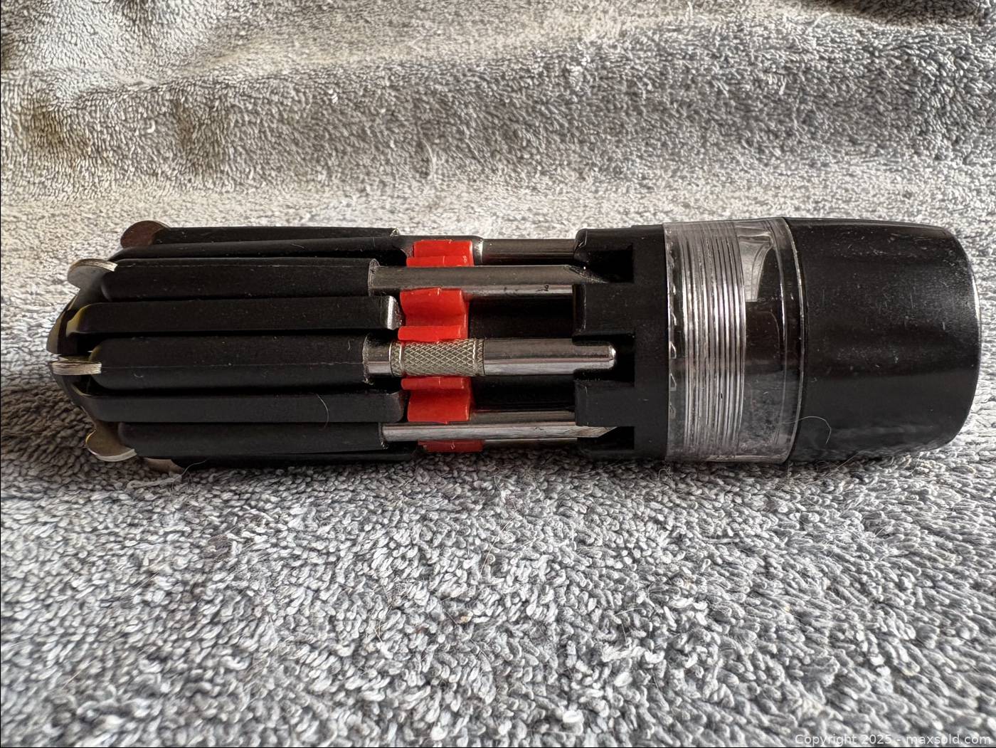 Schick multi-bit pocket screwdriver | Maxsold