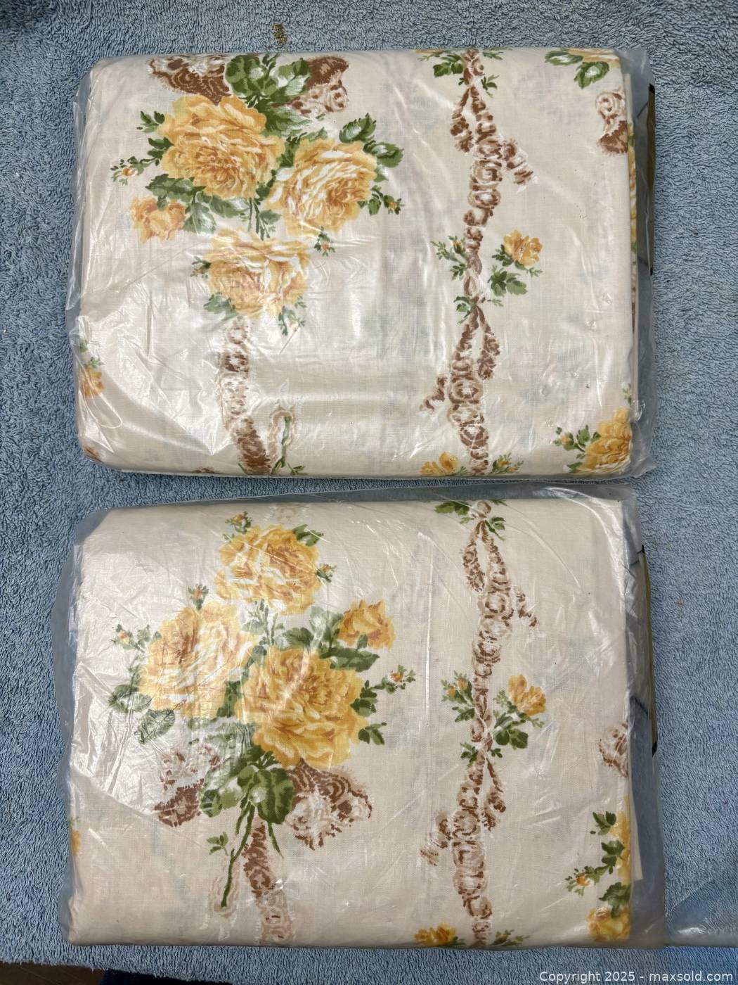 Sears Perma-Prest Queen Flat & Fitted Sheets | Maxsold