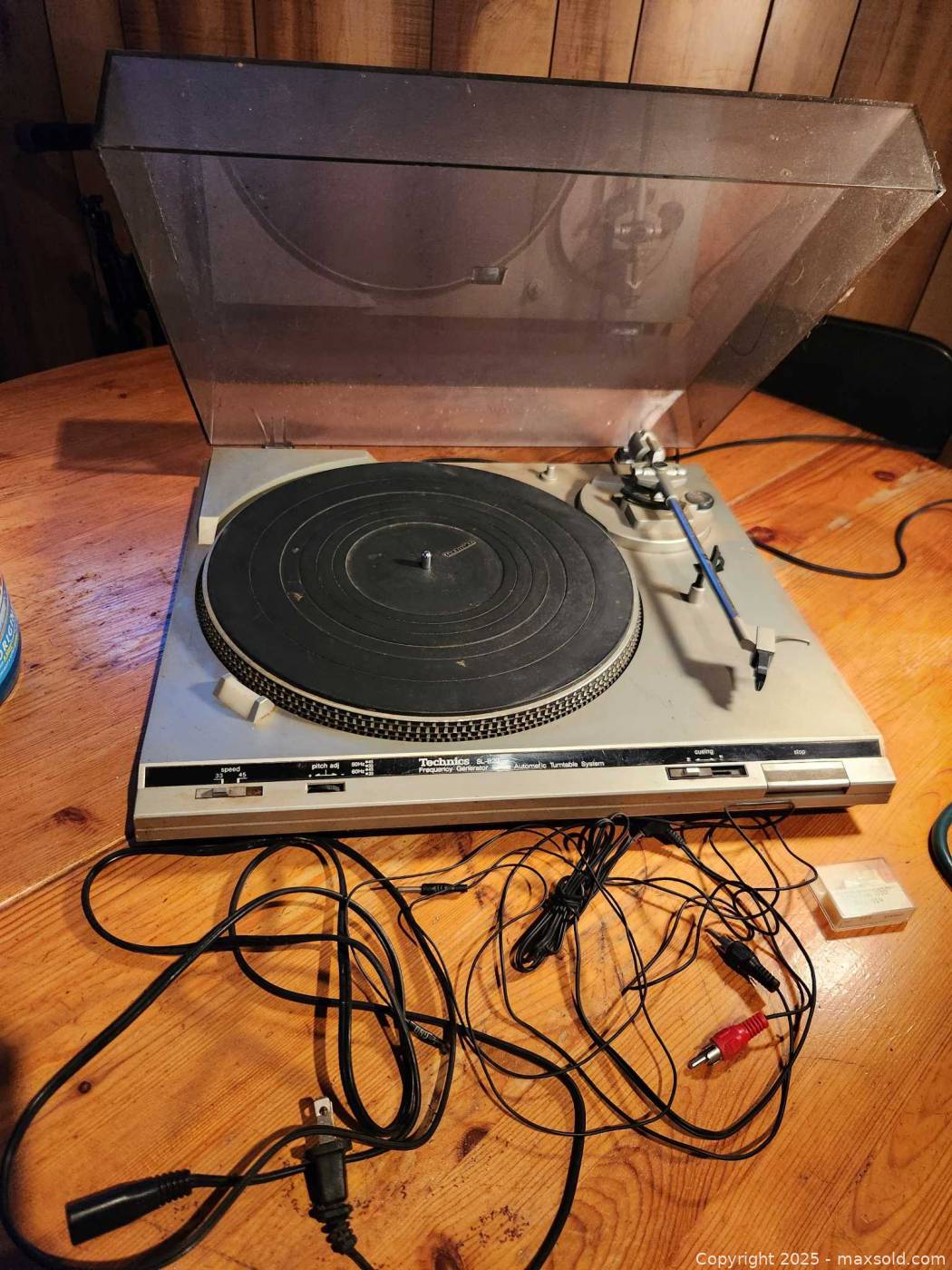Technics turntable with extra stylus and cables | Maxsold