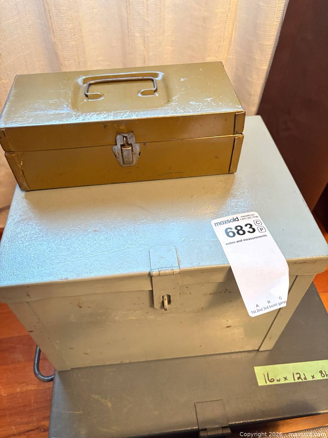 Four storage and transport cases | Maxsold