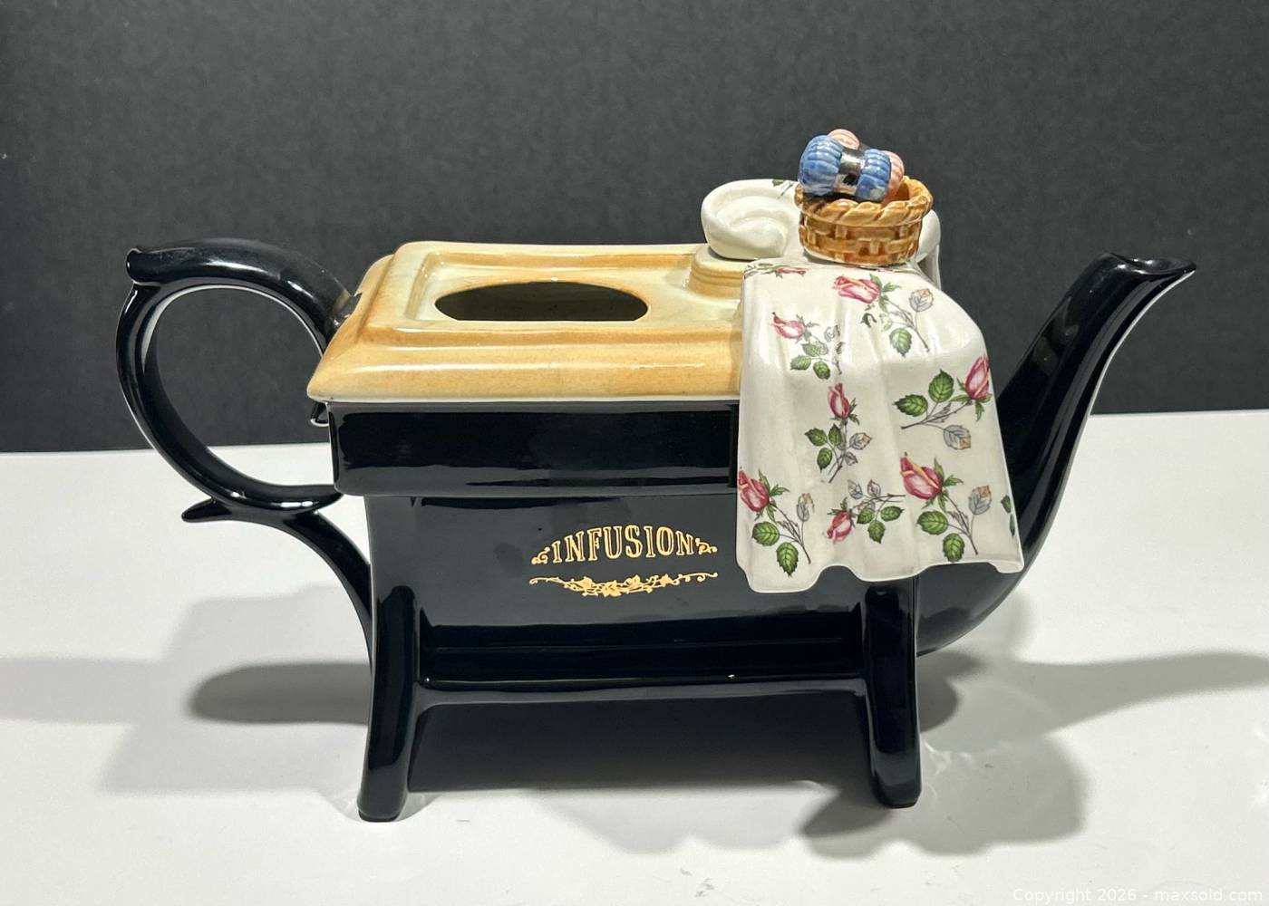 Cardew Design Infusion Sewing Machine Teapot | Maxsold