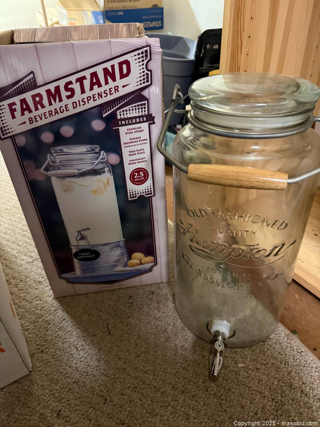 Farmstand glass beverage dispenser 2.5-gal | Maxsold