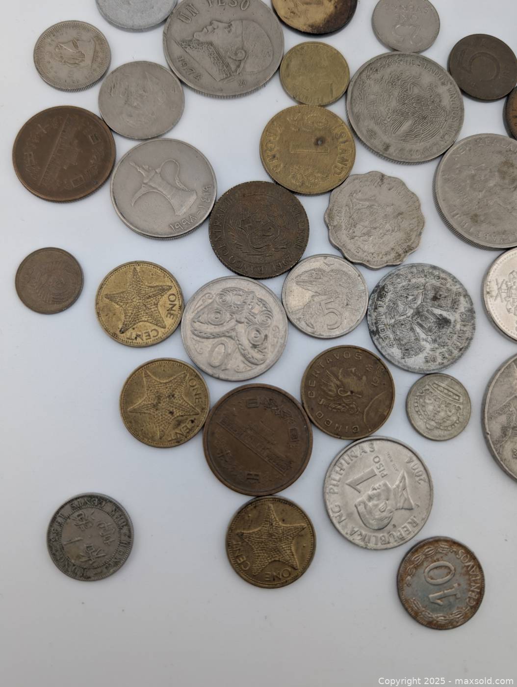 World coin assortment 37 pieces | Maxsold