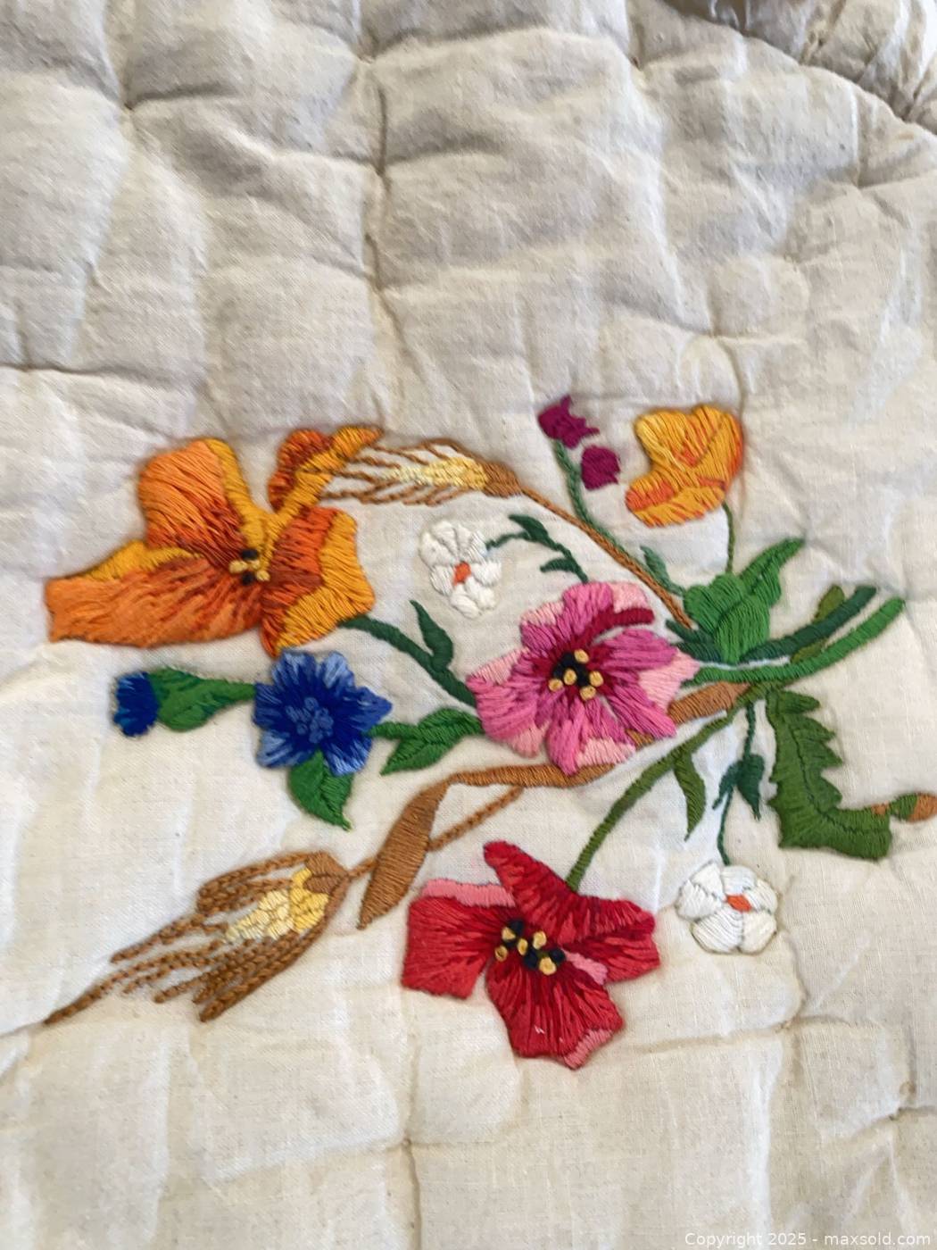Vintage embroidered & appliqué table linens | Maxsold