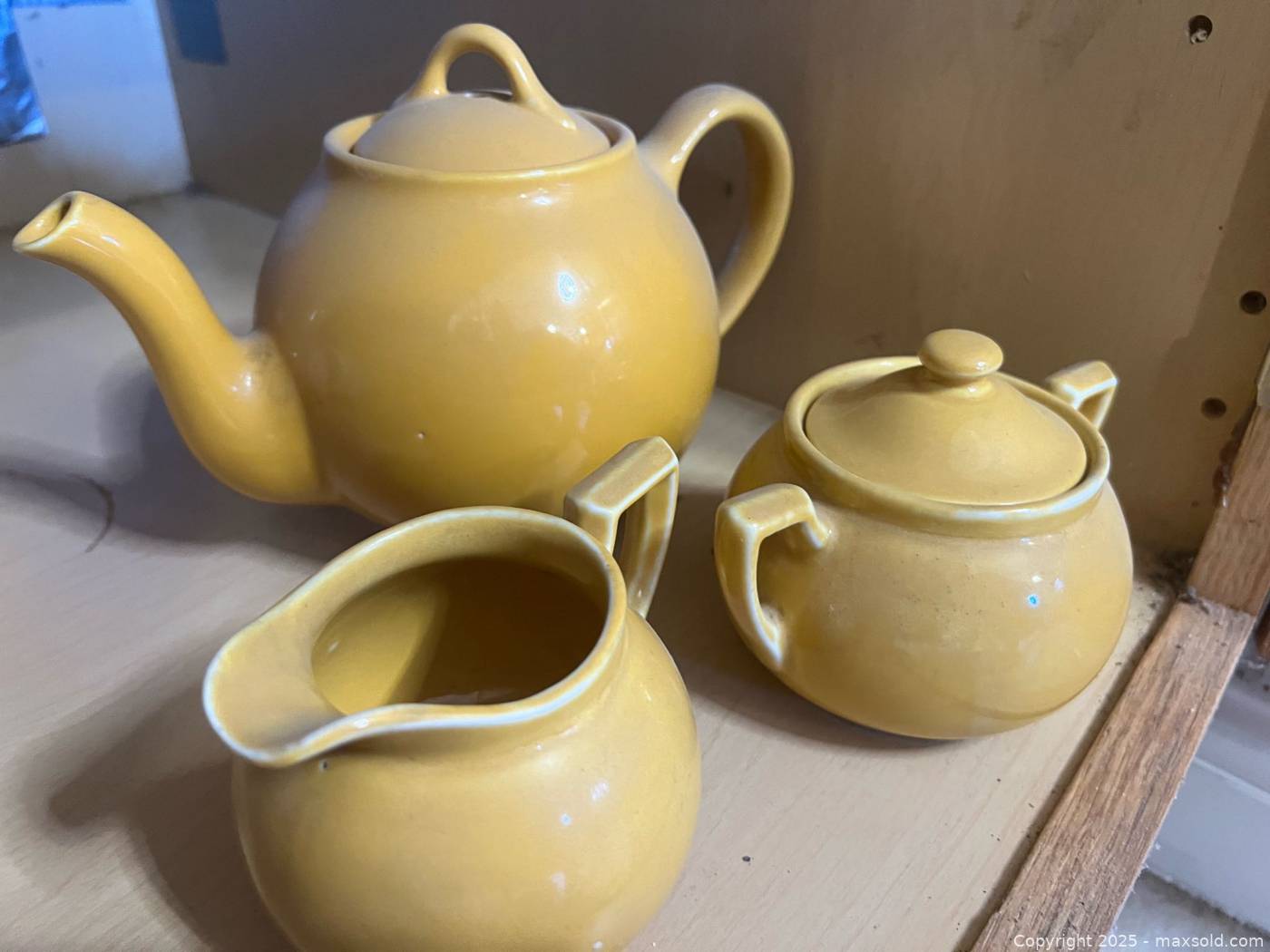 Vintage ceramic teapots, creamer and sugar | Maxsold