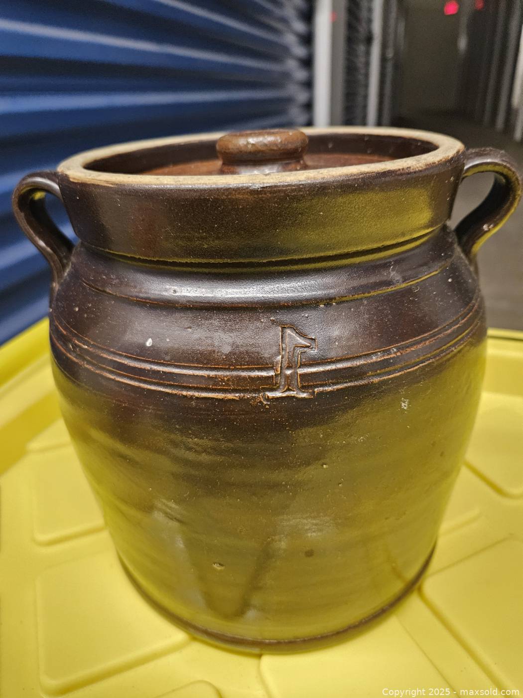 Two-handled glazed stoneware crock with lid | Maxsold