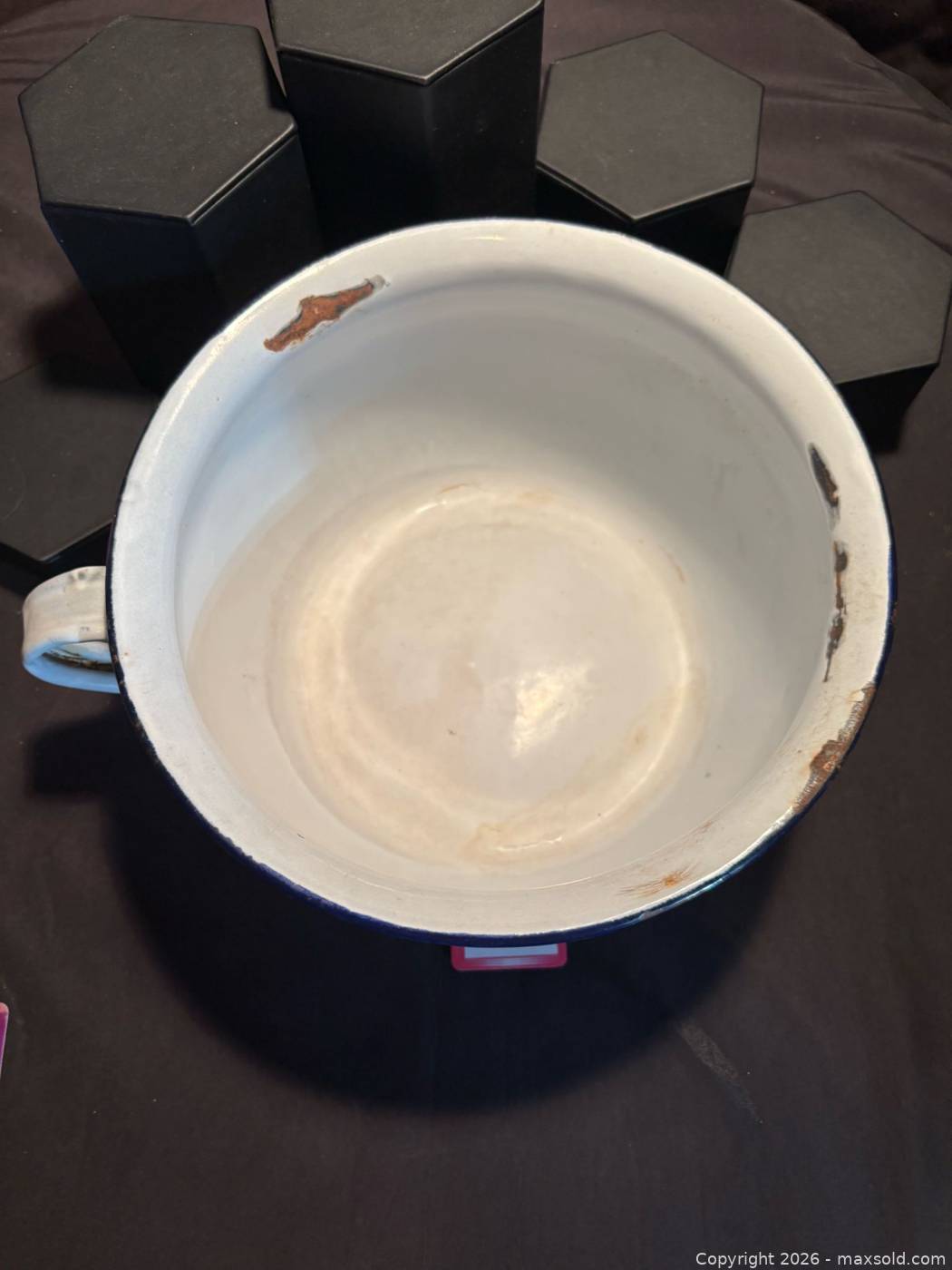 White enamelware chamber pot with blue rim | Maxsold