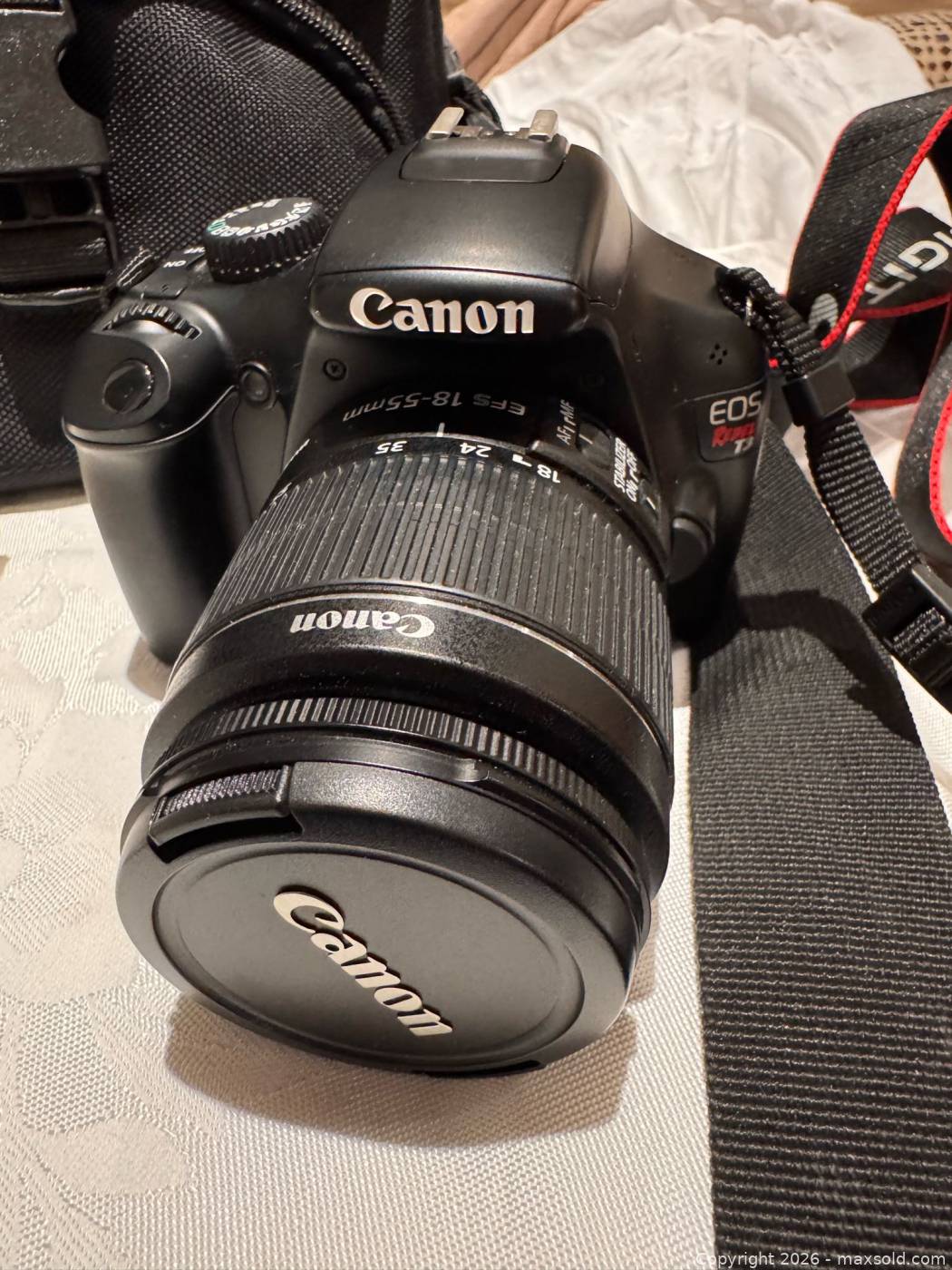Canon EOS Rebel T3 DSLR camera kit | Maxsold