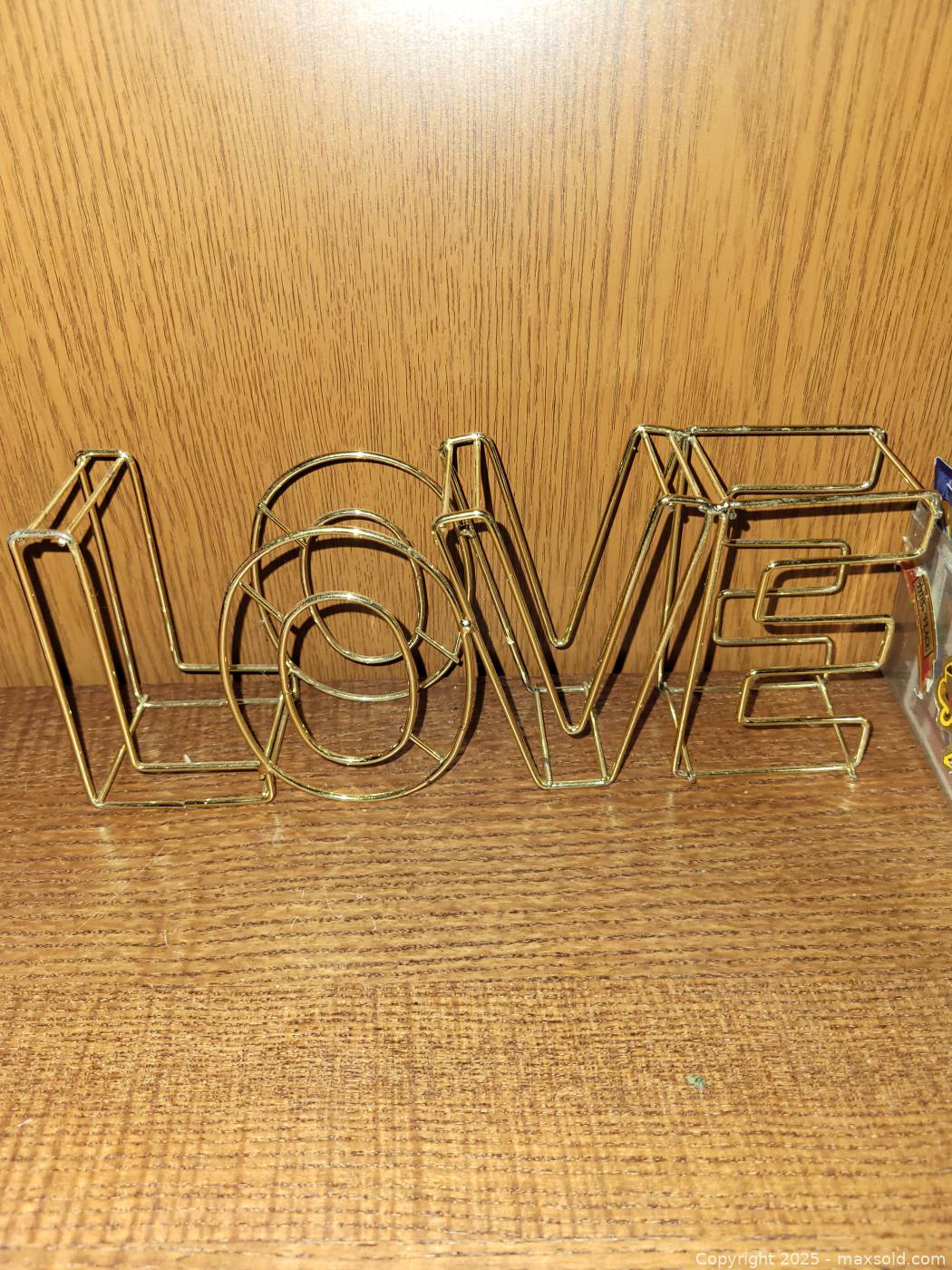 Gold tone wire 'LOVE' tabletop sculpture | Maxsold