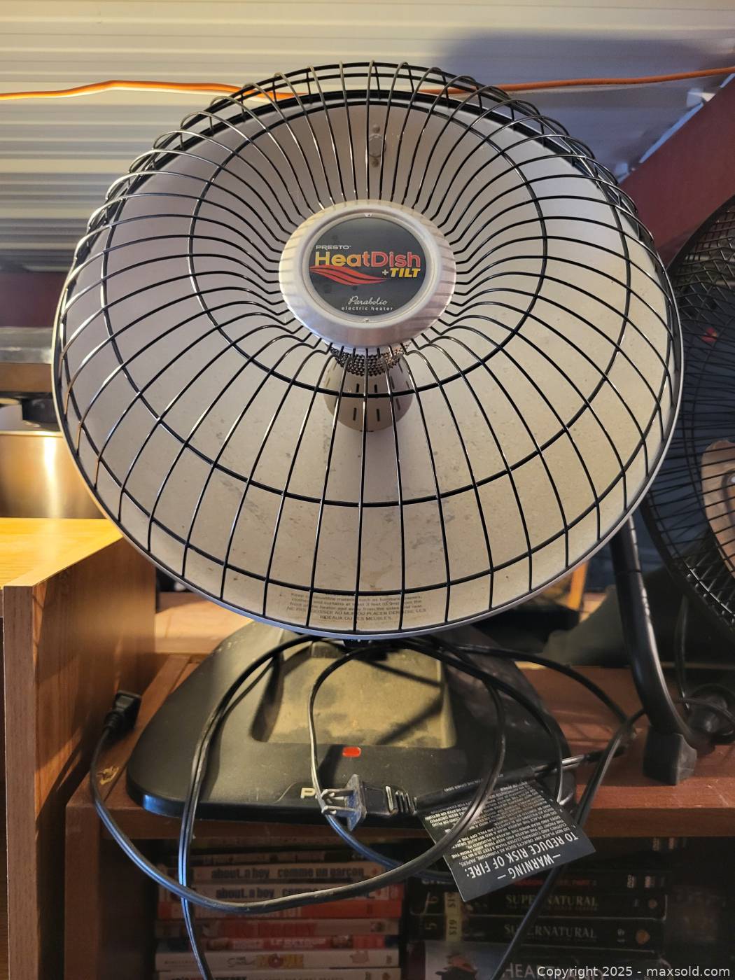 Presto HeatDish Plus Tilt parabolic electric heater | Maxsold