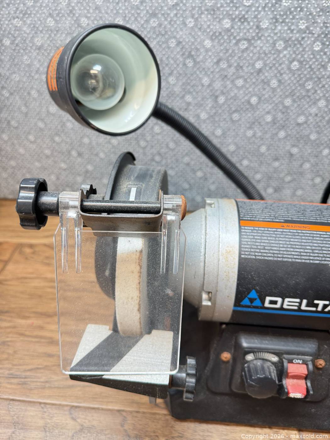 Delta 6-inch variable speed bench grinder | Maxsold