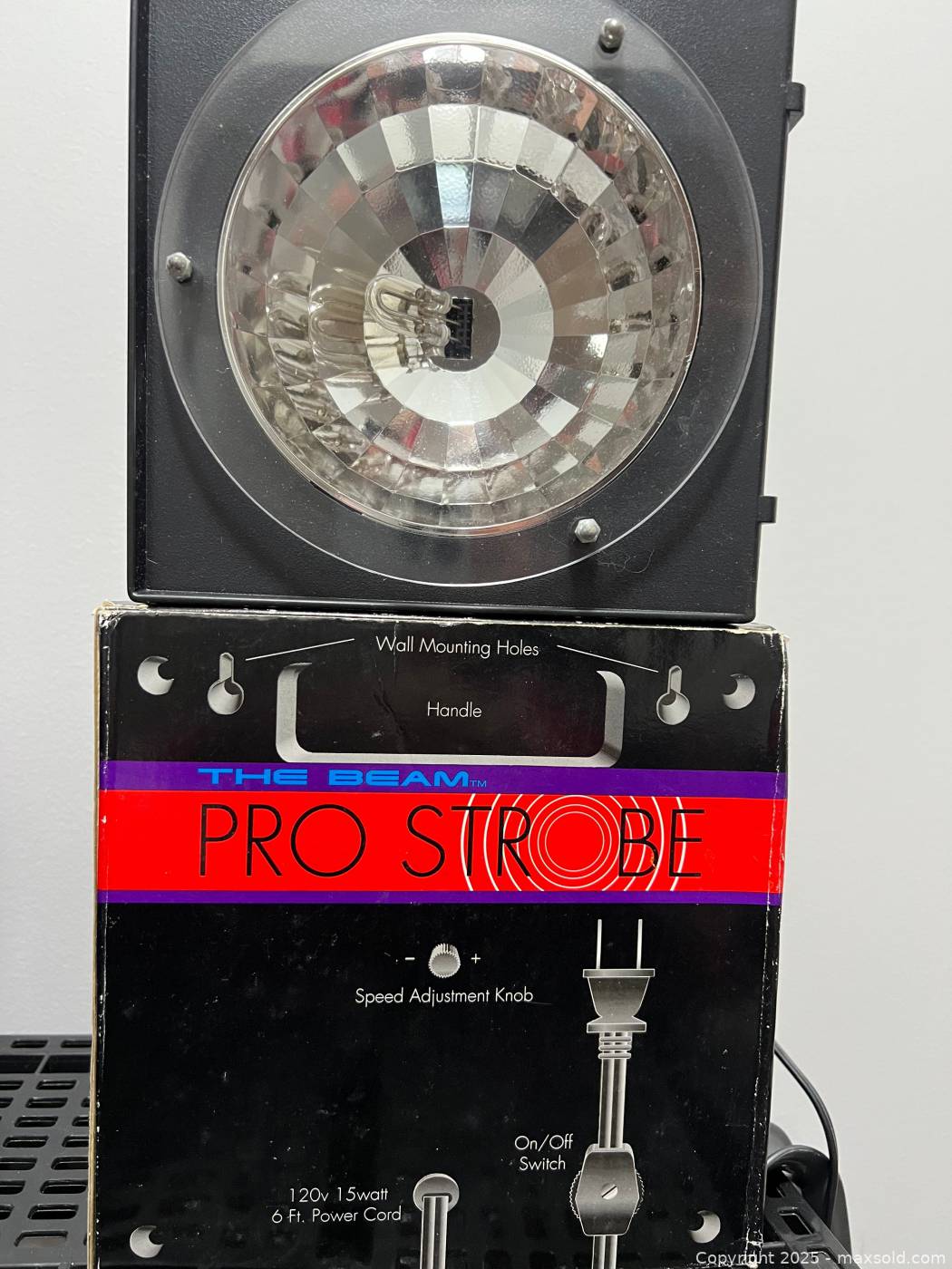 Halloween electronic lighting effects | Maxsold