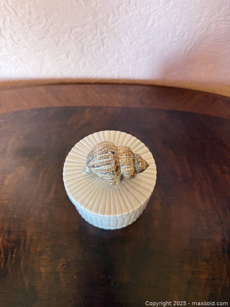 1975 Fitz & Floyd Conch Shell Trinket Box | Maxsold
