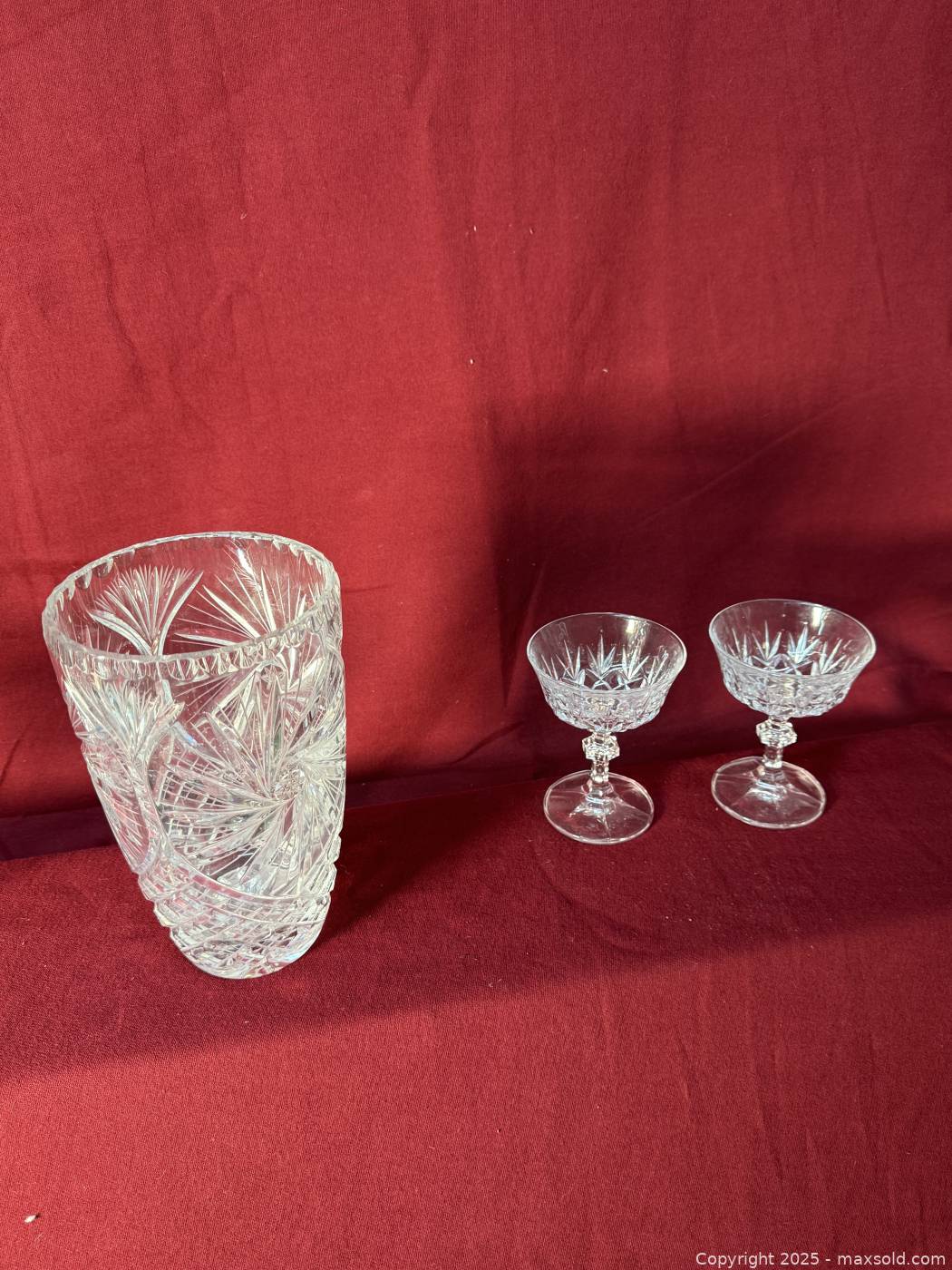 Hand-cut crystal vase and four footed cups | Maxsold
