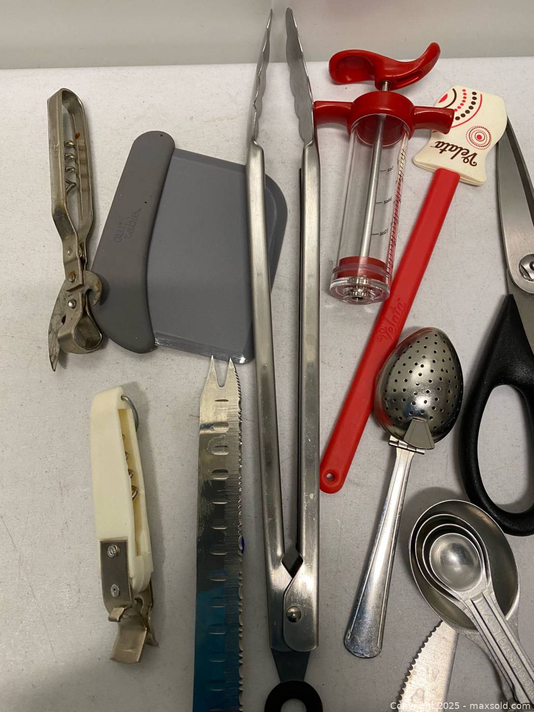 Mixed Kitchen Utensils And Knives Lot | Maxsold