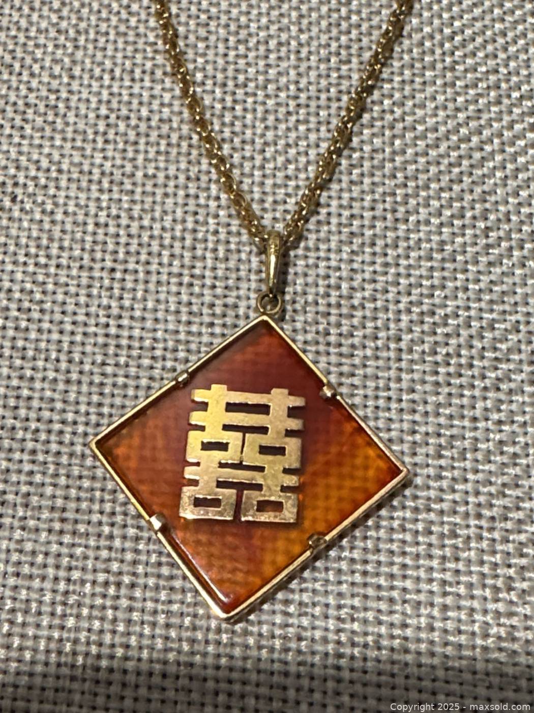 14kt gold chain with double happiness pendant | Maxsold