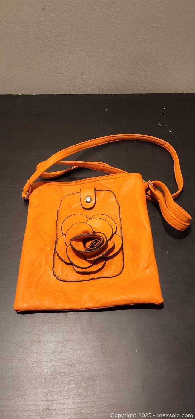 Rachel orange leather purse | Maxsold