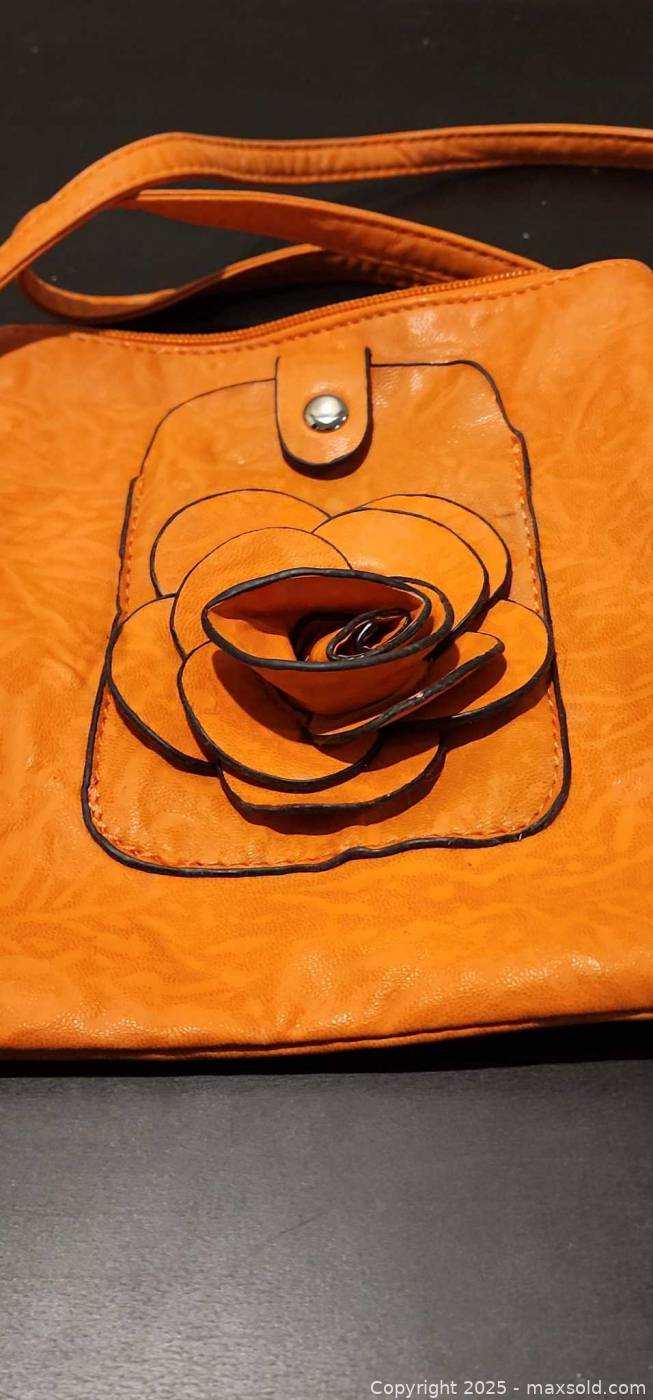 Rachel orange leather purse | Maxsold