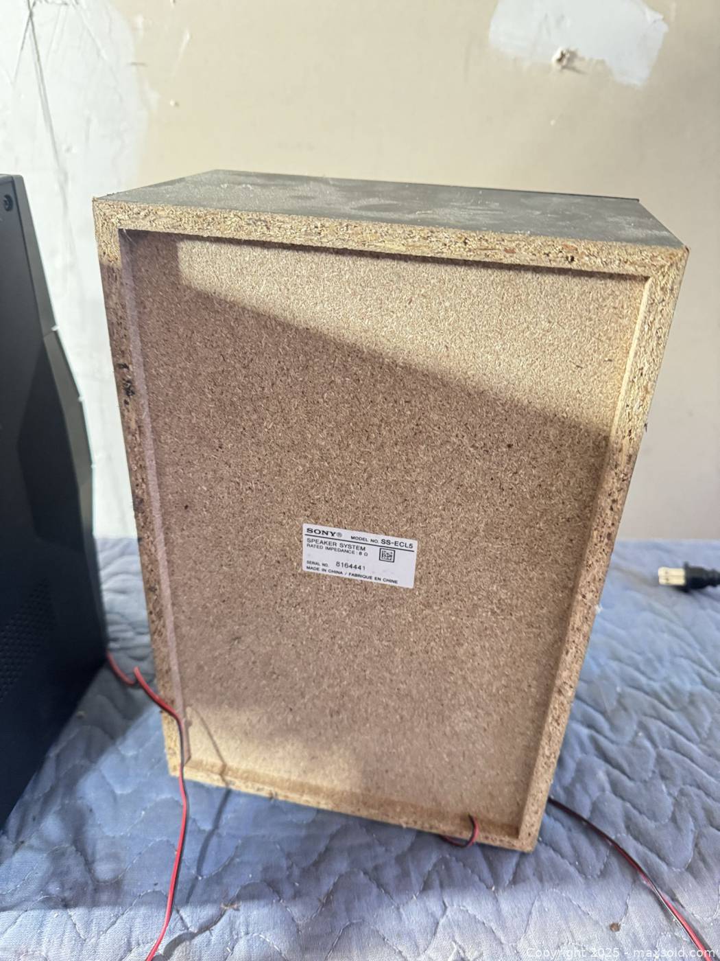 Sony MHC-EC619iP stereo system with speakers | Maxsold