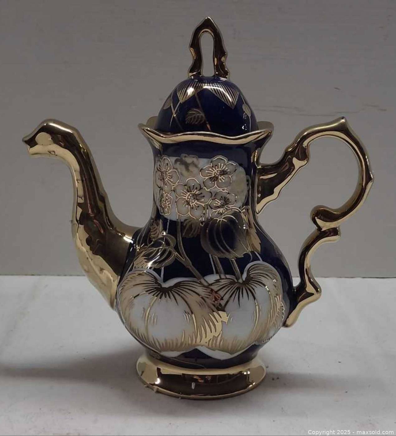 Cobalt blue porcelain tea-coffee set | Maxsold