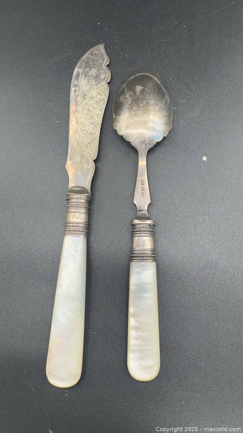 Butter knife and jam spoon, mother-of-pearl handles | Maxsold
