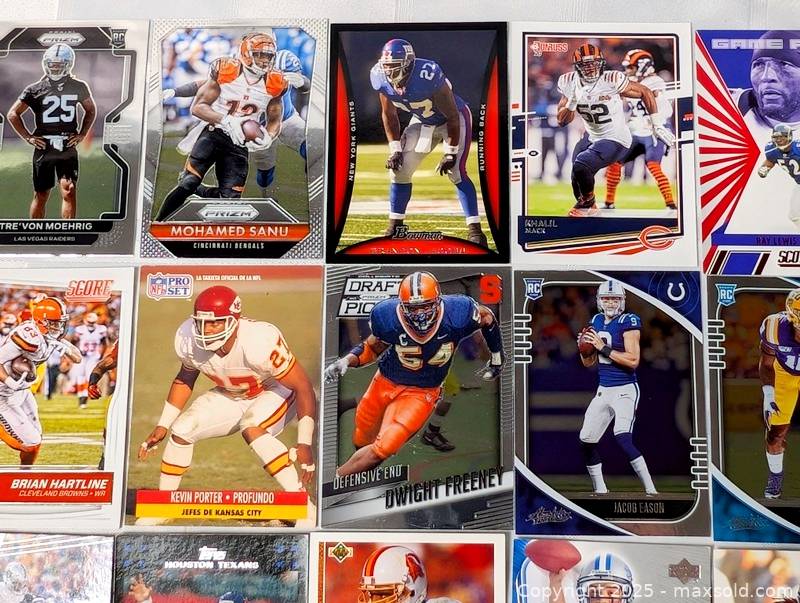 31 mixed NFL football trading cards | Maxsold