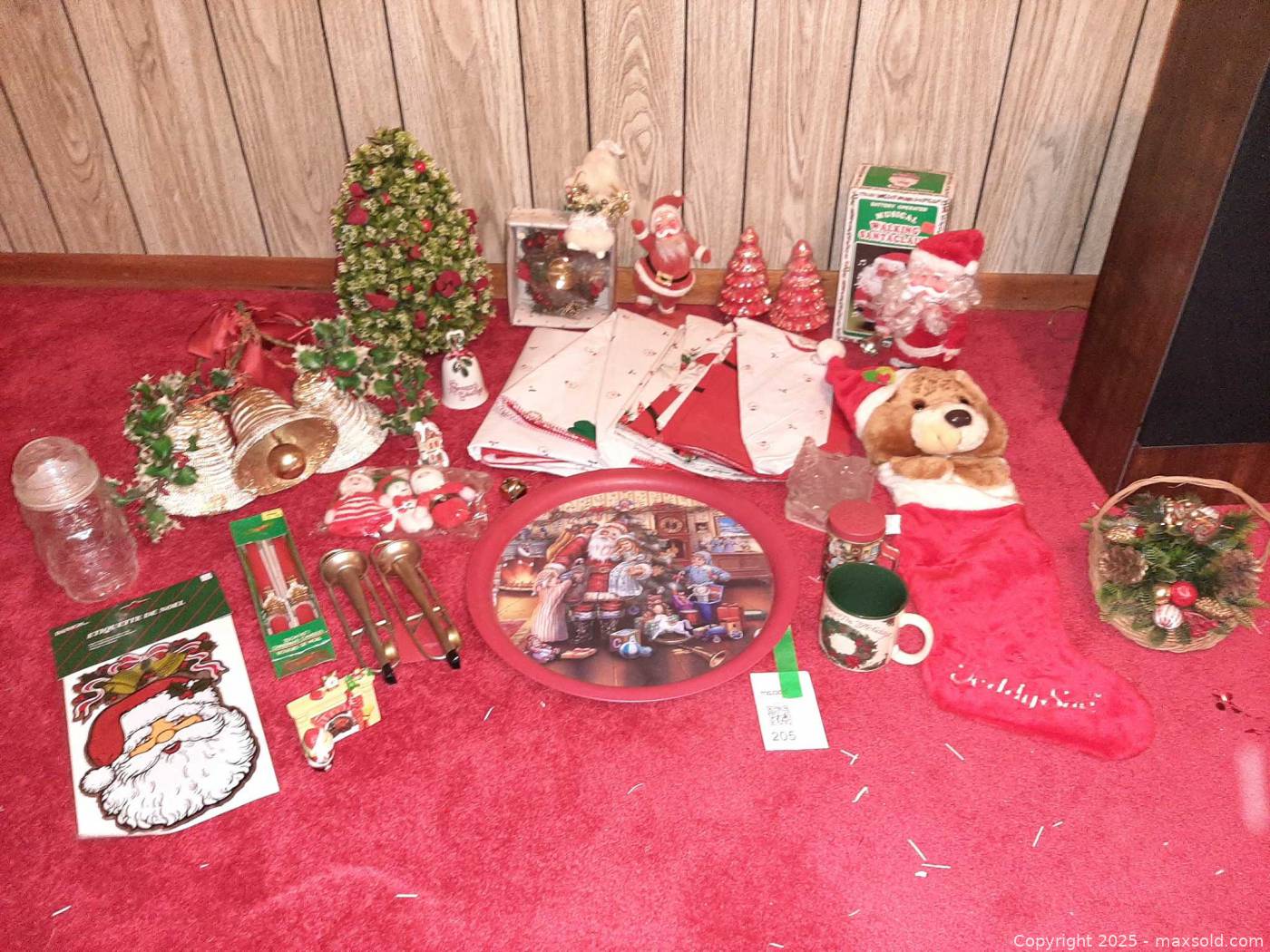 Assorted vintage Christmas decorations | Maxsold