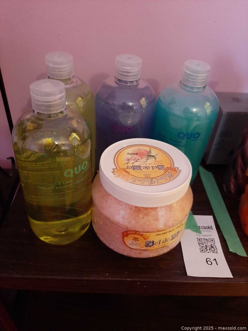 Quo shower gels assorted scents and Sel de Mer bath salt | Maxsold