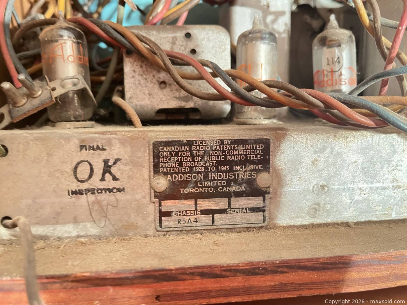 Addison Industries Ltd Model R5A4 tube radio chassis | Maxsold