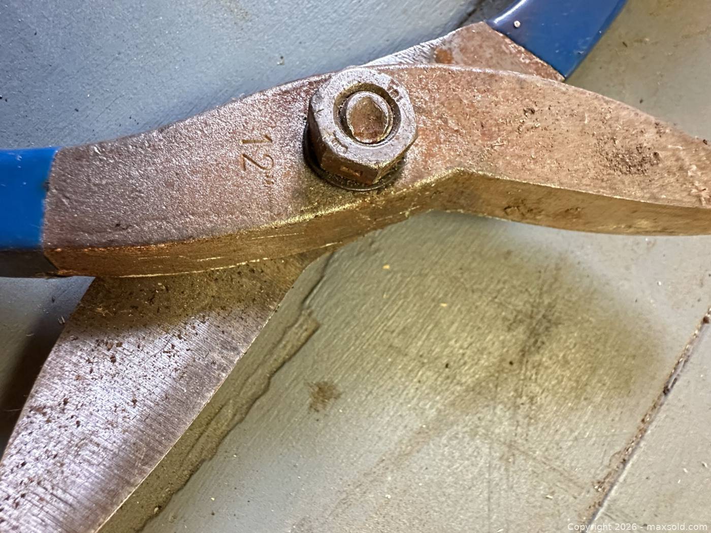 Starrett hacksaw, Irwin speed clamp, tin shears, Lufkin 26' tape | Maxsold