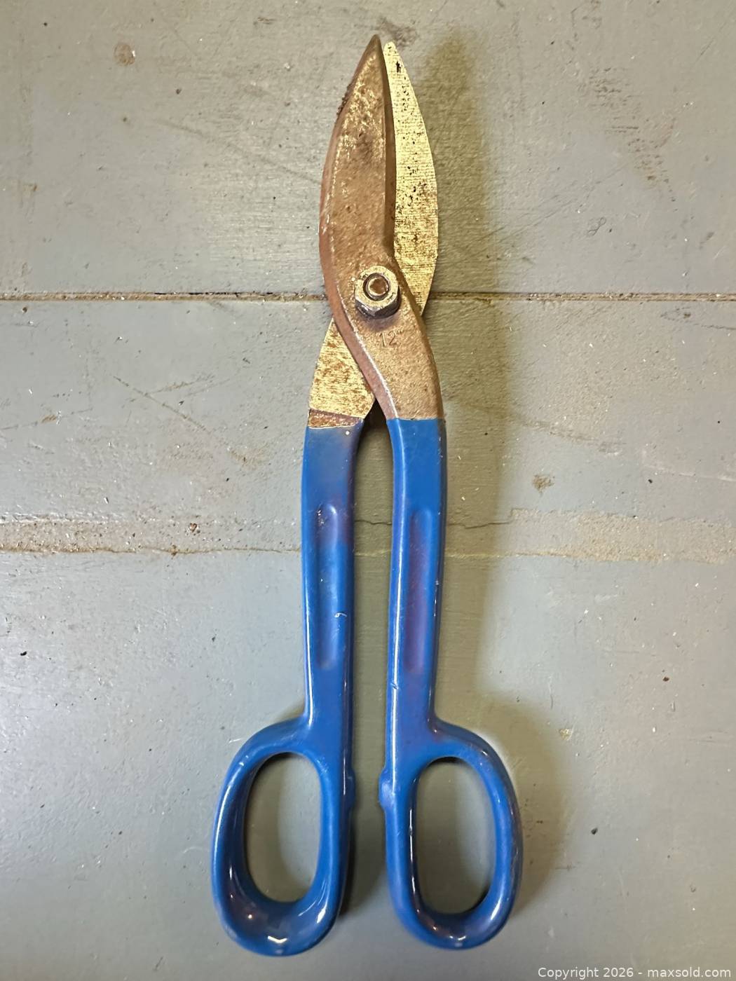 Starrett hacksaw, Irwin speed clamp, tin shears, Lufkin 26' tape | Maxsold