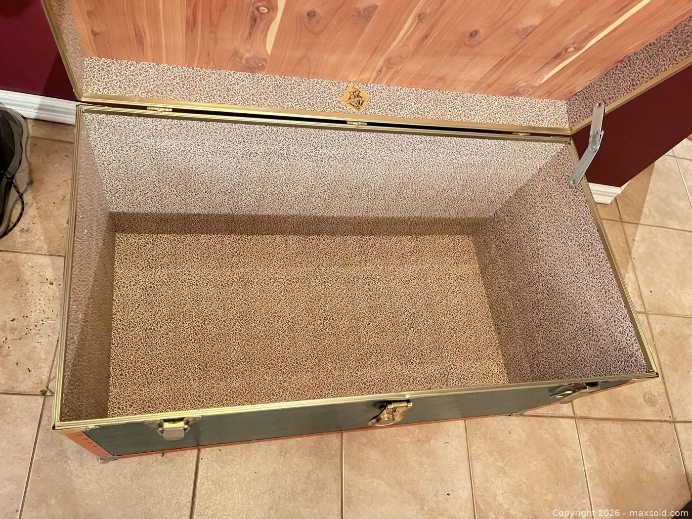 Seward green wood steamer storage trunk | Maxsold