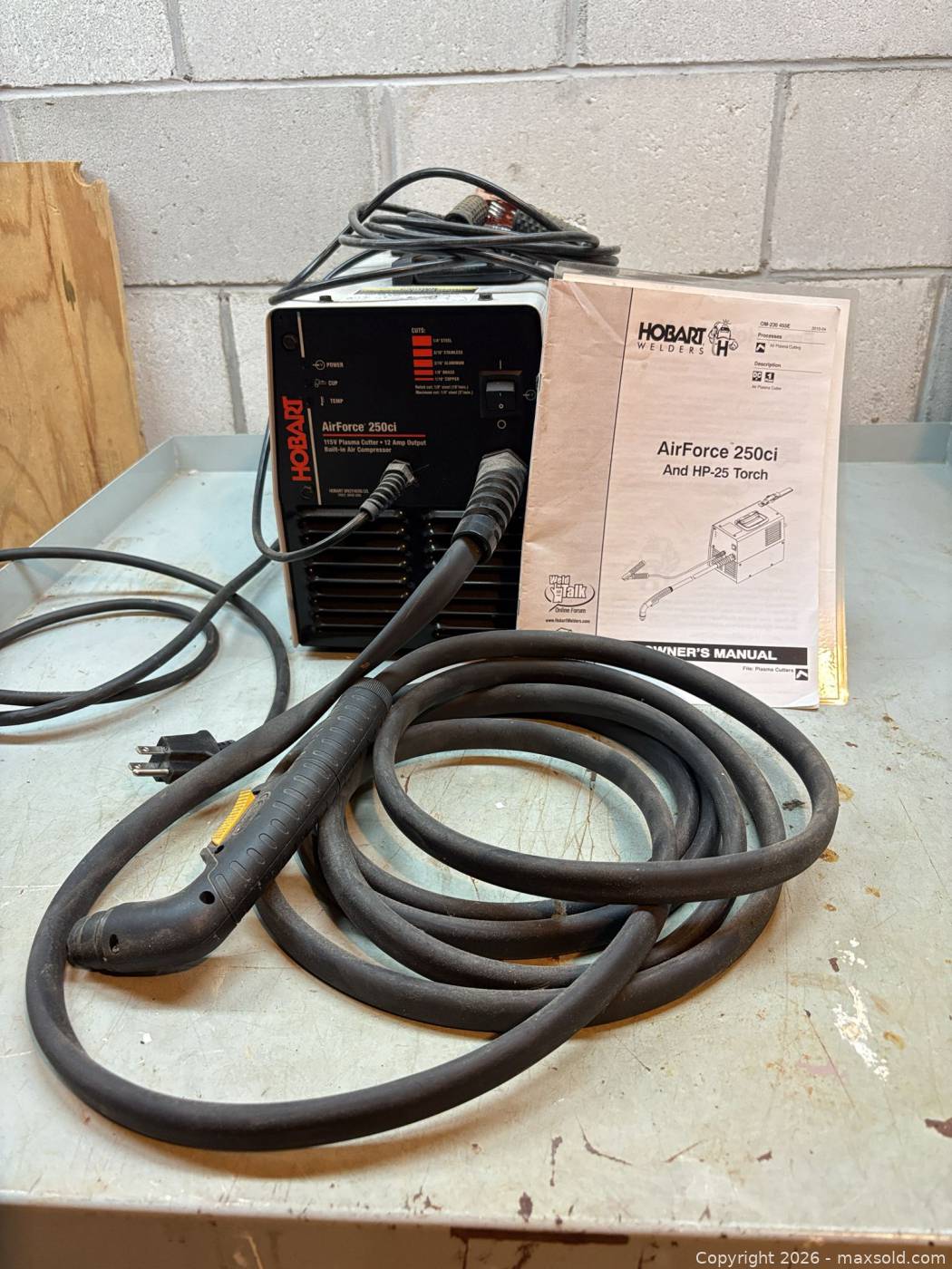 Hobart AirForce 250ci plasma cutter | Maxsold