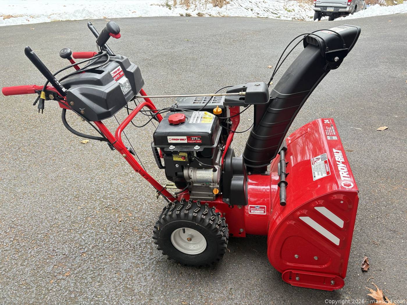 Troy-Bilt 24" two-stage snow thrower | Maxsold