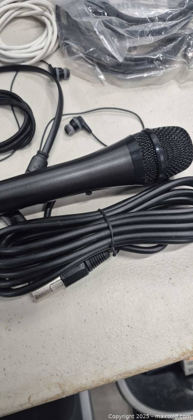 Mixed Electronics: 2 Wyze Security Cameras, Chromecast, Roku, Fire TV ...