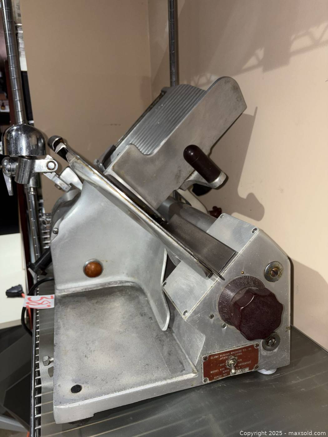 Globe Model 400 commercial meat slicer | Maxsold