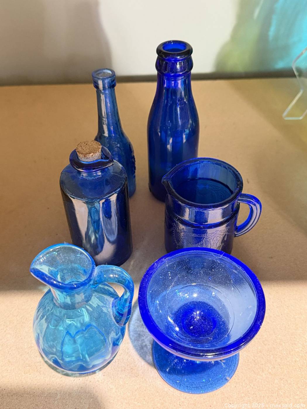 Lot of 6 blue decorative glass vessels | Maxsold