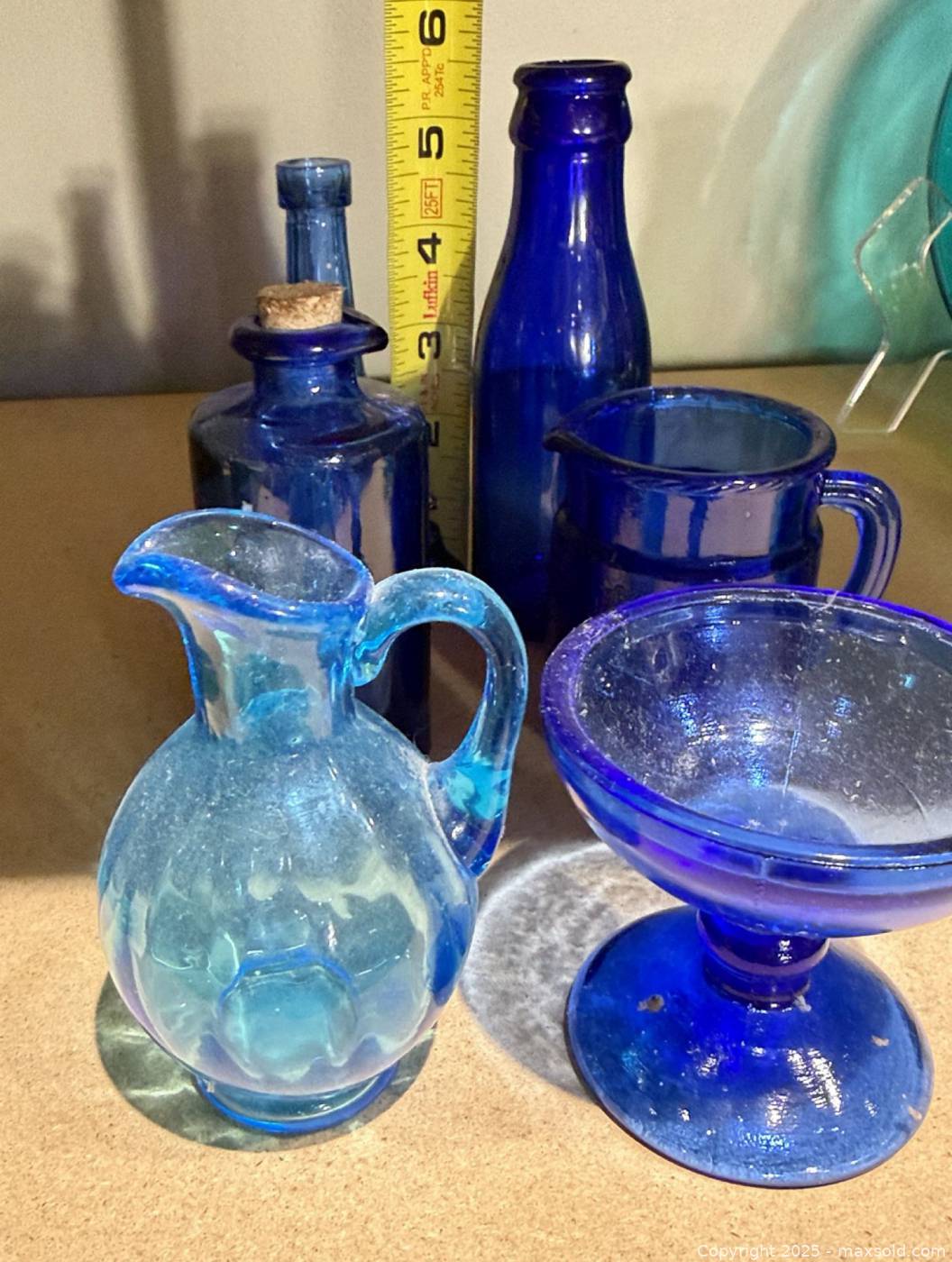Lot of 6 blue decorative glass vessels | Maxsold