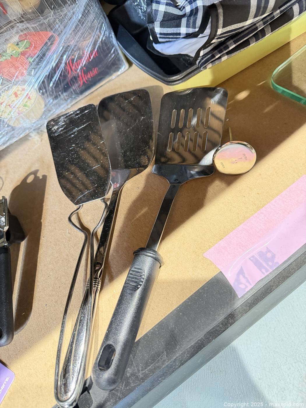 Mixed kitchen utensils and small cookware | Maxsold