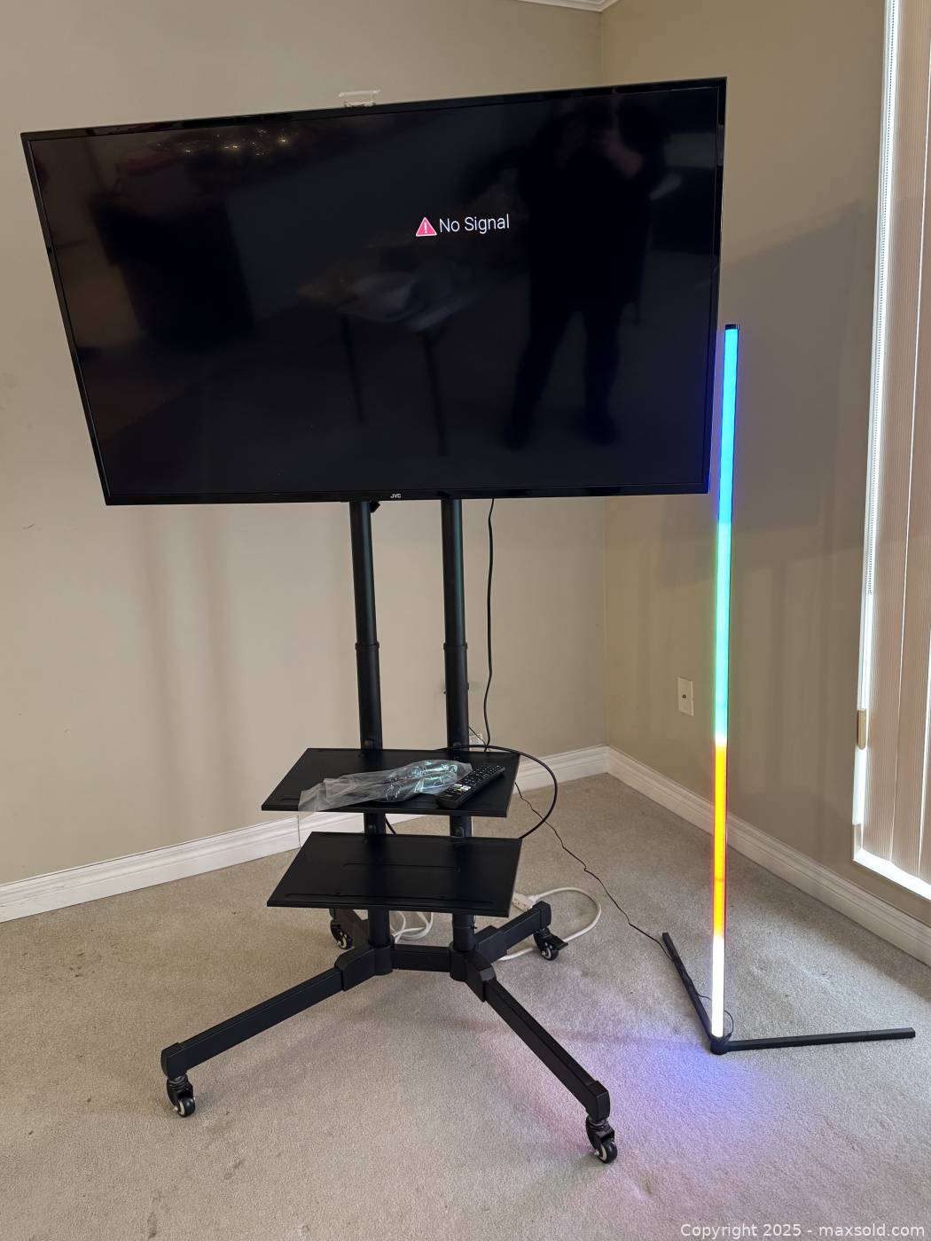 JVC 55" 4K Smart TV, Sony 32" TV, Mobile Stand, Formuler Z10 | Maxsold